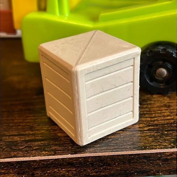 Fisher-Price | Toys | Vintage Fisherprice Little People Crate Box Lift ...